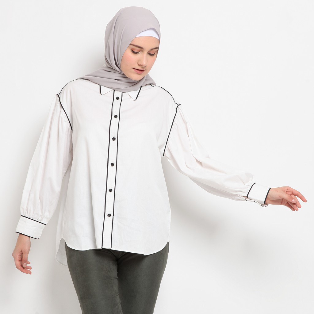 Jual Kemeja Poplin Putih Oversised dengan Bis List Hitam | Shopee Indonesia