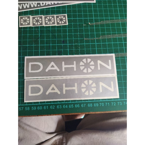 Jual Sticker Cutting Dahon mall bolong tulisan nya isi 2 pcs | Shopee Indonesia