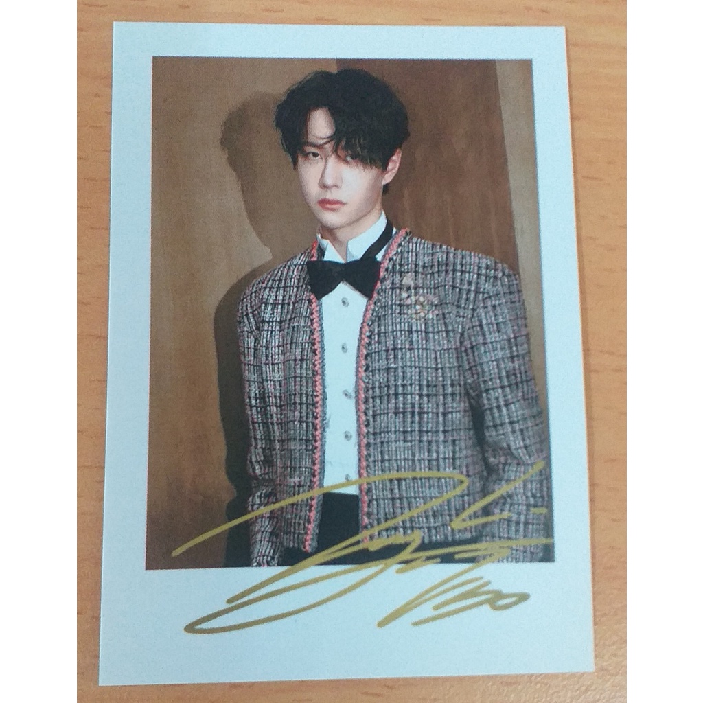 Jual WANG YIBO Signature Photocard (Import Quality) | Shopee Indonesia
