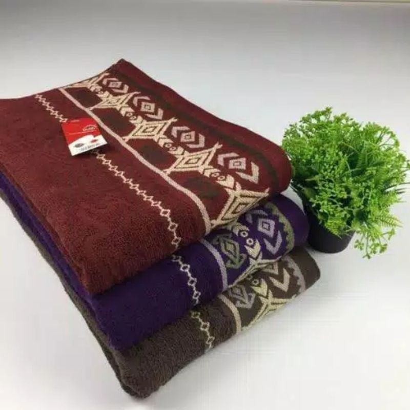 Jual Handuk Dewasa Merah Putih Motif 60 X 130 CM | Shopee Indonesia