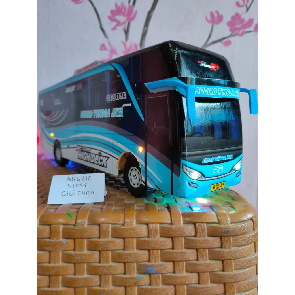 Jual Miniatur bus bis Sudiro Tungga Jaya STJ LAMPU | Shopee Indonesia Jual Miniatur bus bis Sudiro Tungga Jaya STJ LAMPU | Shopee Indonesia