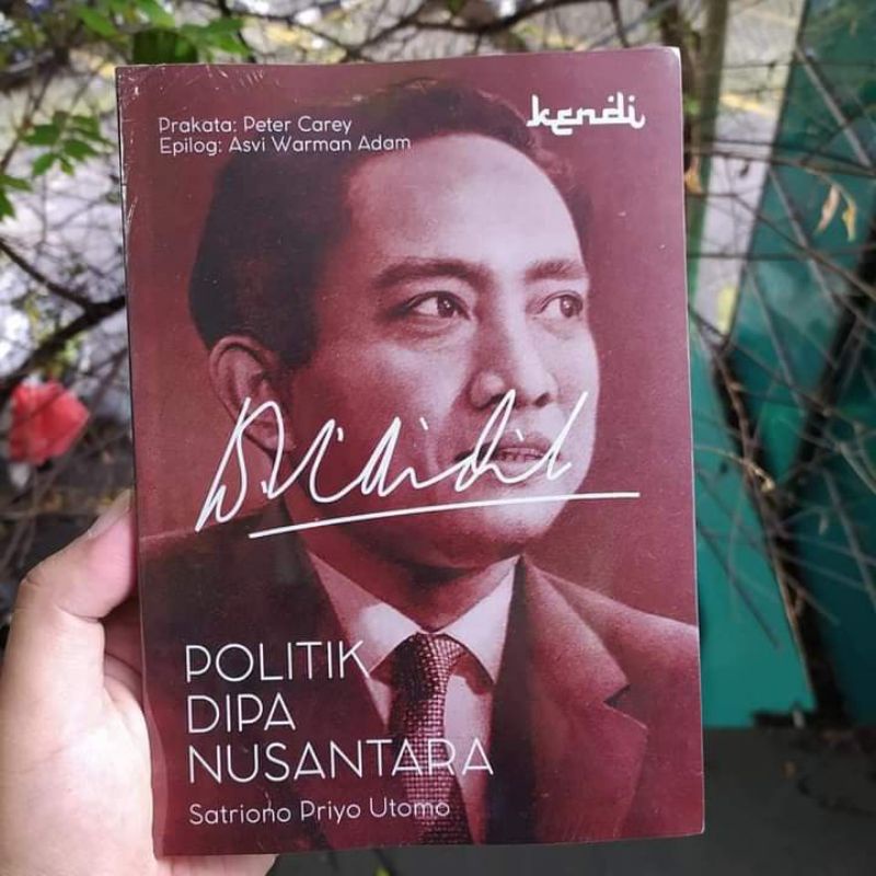 Jual Buku Politik Dipa Nusantara - Satriono Priyo Utomo - Original ...