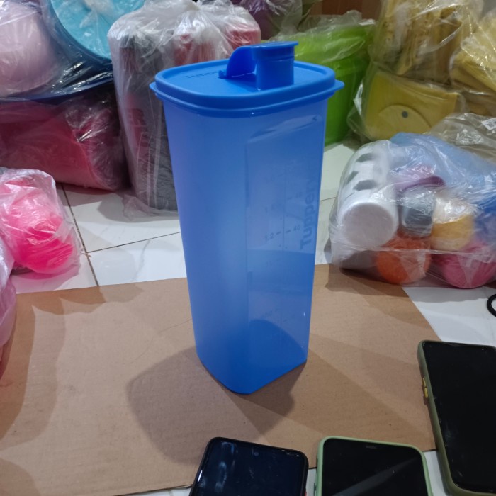 Jual (AFW) slim line 2l tupperware botol minum - Biru, 2L | Shopee ...