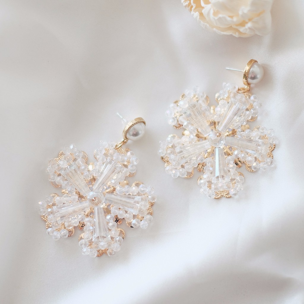 Jual YUNA - Stud Gold Beads Flower Earring | Shopee Indonesia