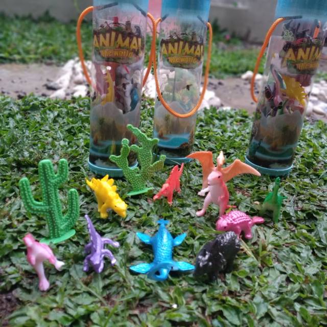 Jual Set 12 pcs Dinosaurus karet mainan figure dengan wadah cantik unik ...