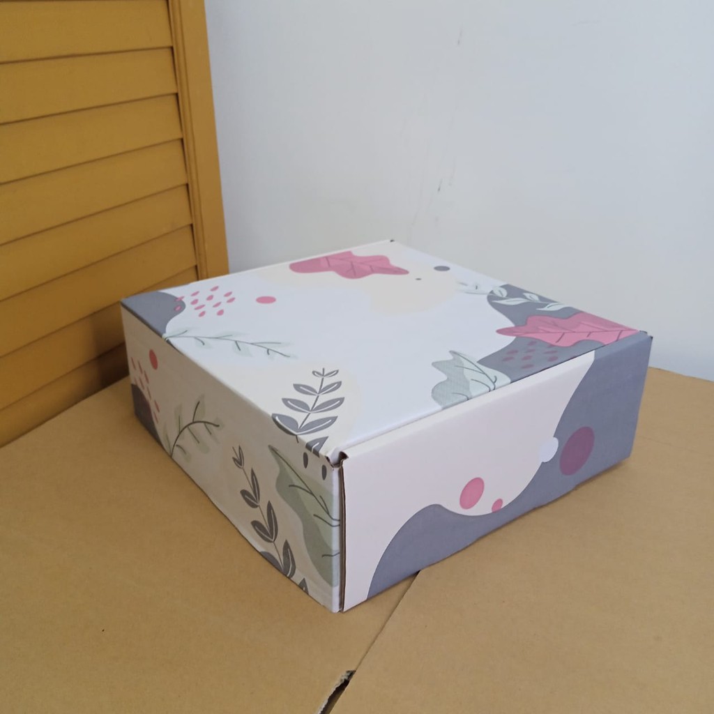 Jual Box 27x27x10 cm (Puding) kardus/Karton/Paking/Polos/Hampers/Boneka/Tart/floral/abstrak ...