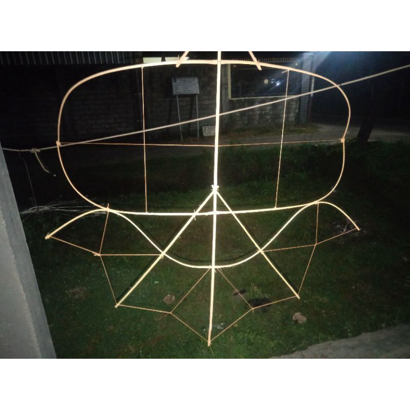 Jual kerangka layangan atau rangka layangan gapangan, belum di ikat ...