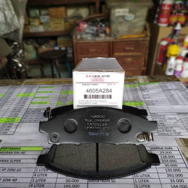 Jual BRAKE PAD KAMPAS REM DEPAN MITSUBISHI PAJERO TRITON 4605A284 ...