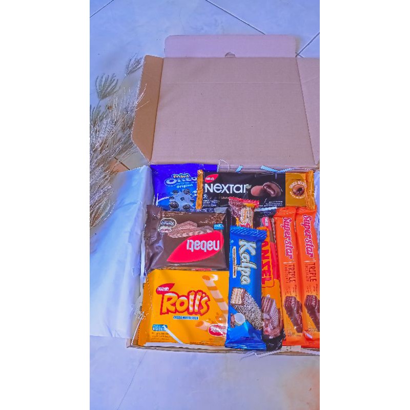 Jual GIFT BOX paket 35.000 isi 10 Snack random | Shopee Indonesia