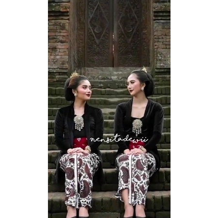 Jual Kebaya Kutubaru + Jarik Instan / Kebaya Bludru Model Kutubaru ...