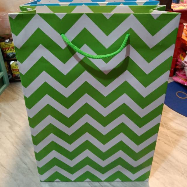 Jual Tas Karton kertas Paper Bag Zig Zag / tas souvenir zig zag unik ...