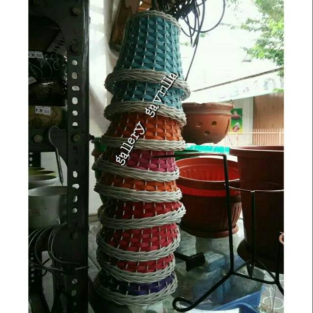 Jual Pot bunga model anyaman warna | Shopee Indonesia