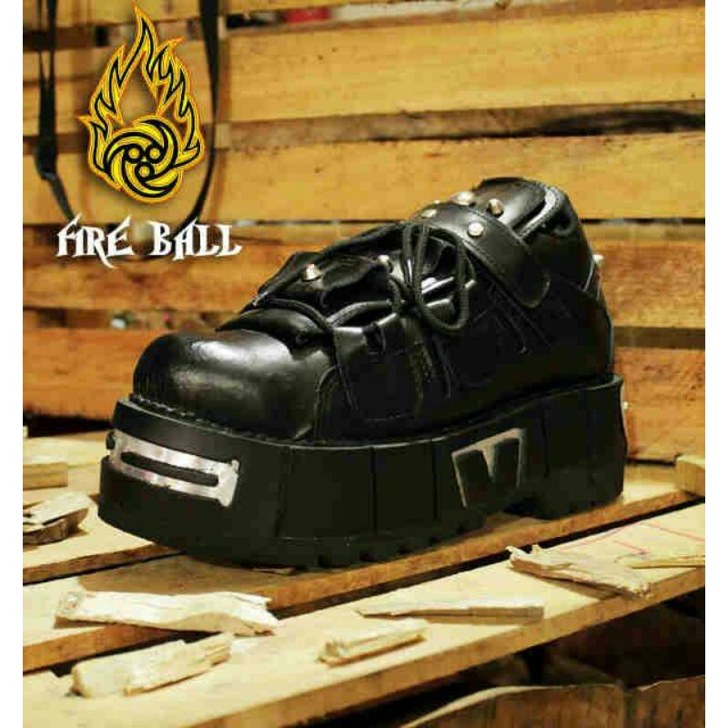 Jual sepatu boots rock pendek dengan asesoris stainless | Shopee Indonesia