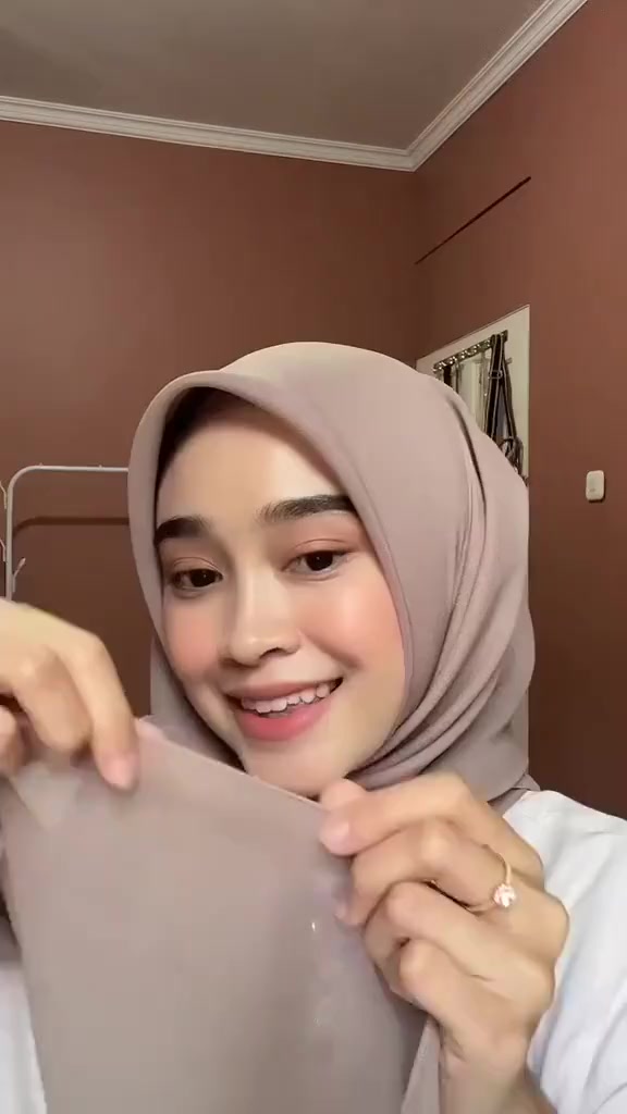 Jual Hijab Bella Square Polycotton Premium Anti Letoy | Jilbab Segiempat Polos | Kerudung ...