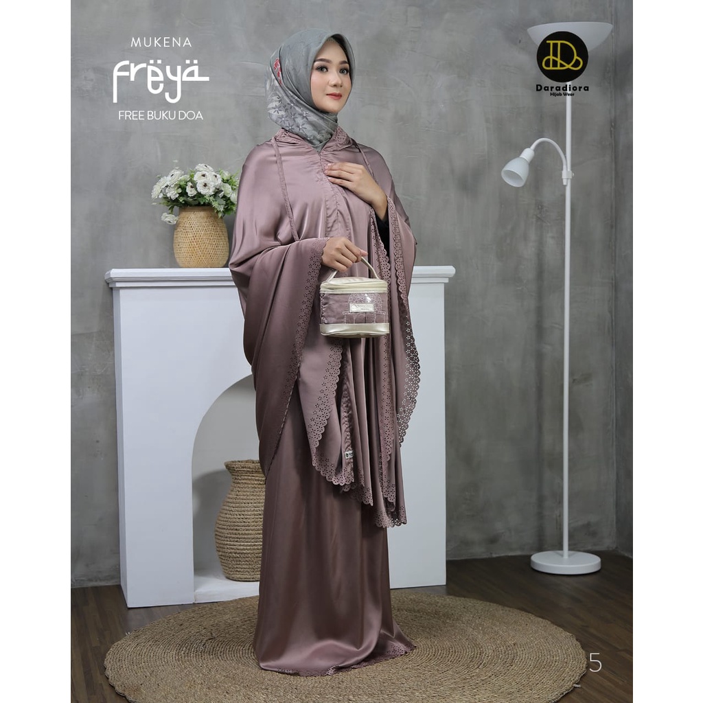 Jual Mukena Mukenah Terbaru Satin Silk Traveling Freya Ori Daradiora BY ...