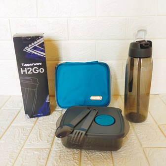 Jual Tupperware xtreme meal box with h2go hitam 750 ml | Shopee Indonesia