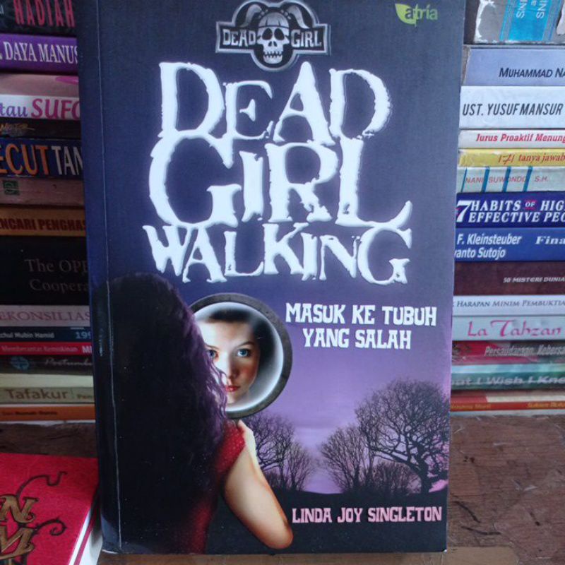 Jual Dead Girl Walkinf byvLinda Joy Singleton | Shopee Indonesia