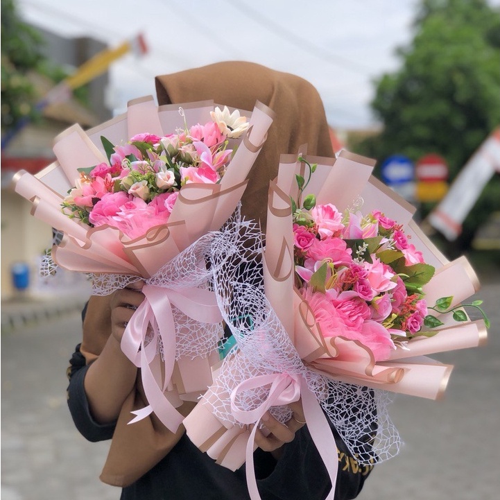 Jual Buket bunga warna pink murah / buket bunga wisuda / bouquet flower ...