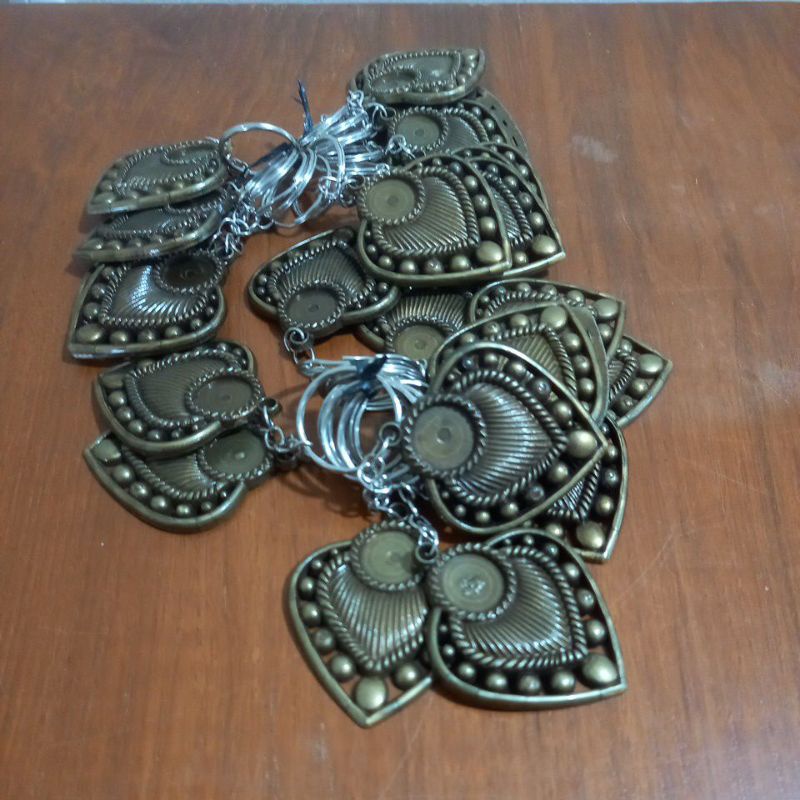 Jual Souvenir Gantungan Kunci Bentuk Hati (Souvenir Unik Khas Jogja) | Shopee Indonesia