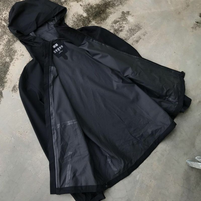 Jual UNIQLO BLOCK TECH JACKET (BLACK) | Shopee Indonesia