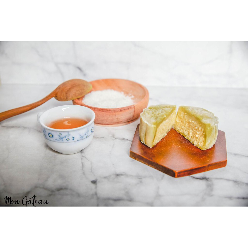 Jual Kue Bulan Moon Cake - Kue Bulan Halal - Mooncake 100 GRAM | Shopee ...