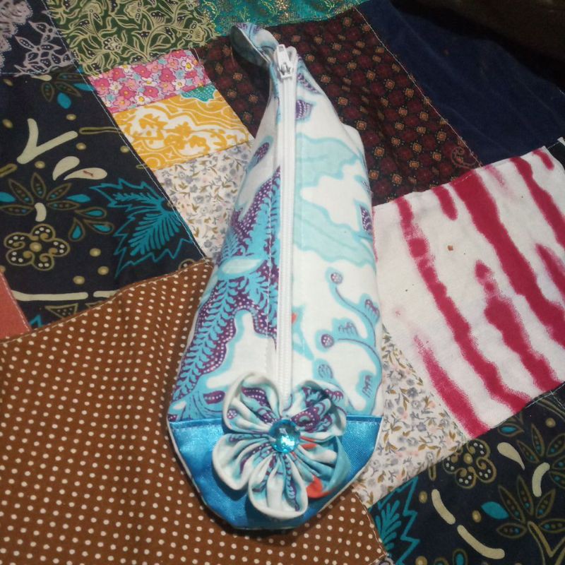 Jual tempat pensil bentuk sepatu unik kain perca (RANDOM) | Shopee ...