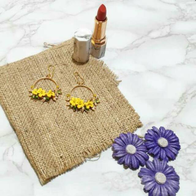 Jual Aksesoris wanita Anting hijab lingkar bunga kuning | Shopee Indonesia