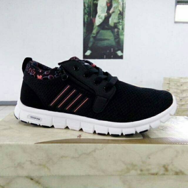 Jual Sepatu Tomkins Atomic Black/Pink - Sepatu Olahraga - Sepatu ...