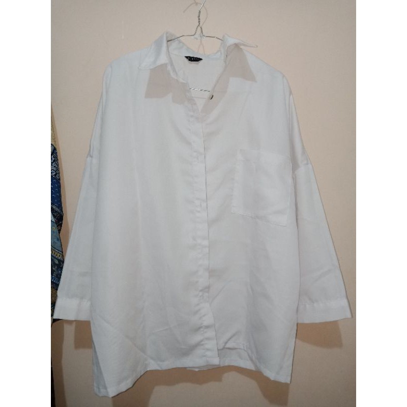 Jual PRELOVED OUTER OVERSIZE, KEMEJA PUTIH | Shopee Indonesia