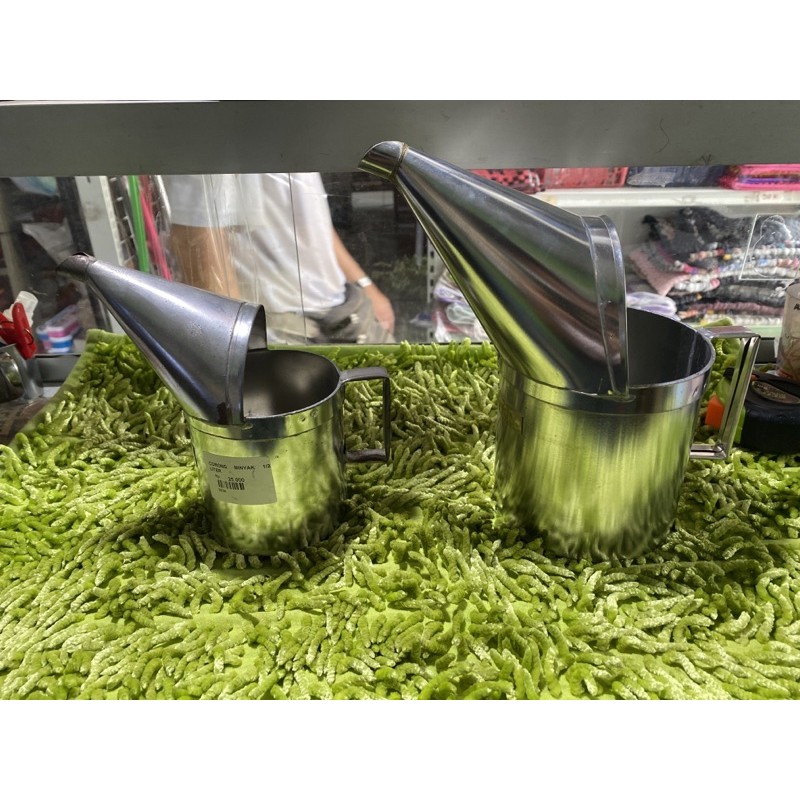 Jual Literan corong besi gagang 500ml - Literan oli 1 liter - Alat ...