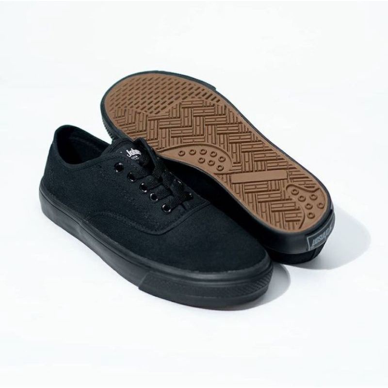 Jual JOHNSON ASTRO LOW CUT ALLBLACK ORIGINAL 100% / Sepatu jhonson ...