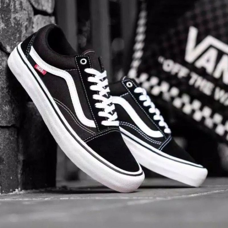 Jual Sepatu old school black white vens list//Sepatu pria wanita ...