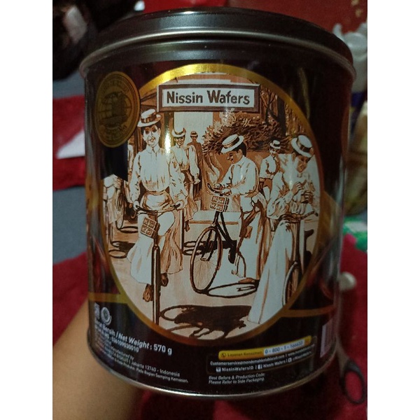 Jual Nissin wafer chocolate 570g kaleng | Shopee Indonesia