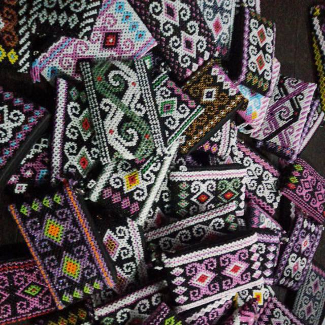 Jual Dompet manik besar motif dayak kalimantan khas banjar/oleh oleh ...