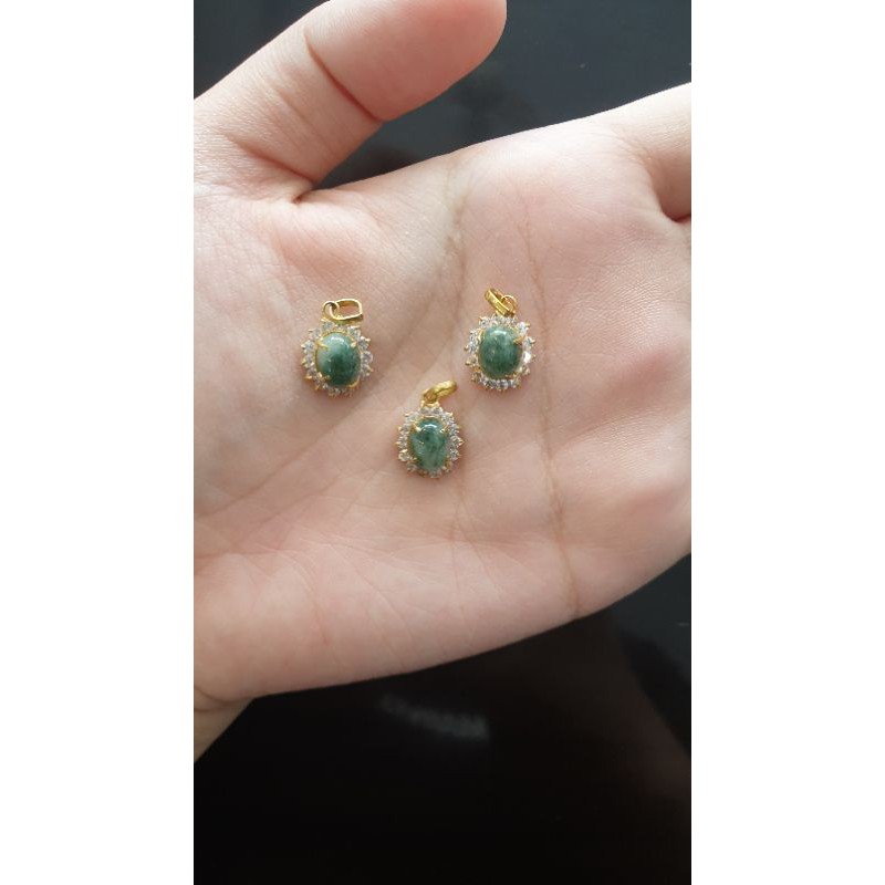 Jual Liontin batu hijau pmt pinggir emas asli | Shopee Indonesia