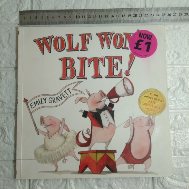 Jual Buku anak preloved second bekas WOLF WON'T BITE! Emily Gravett | Shopee Indonesia