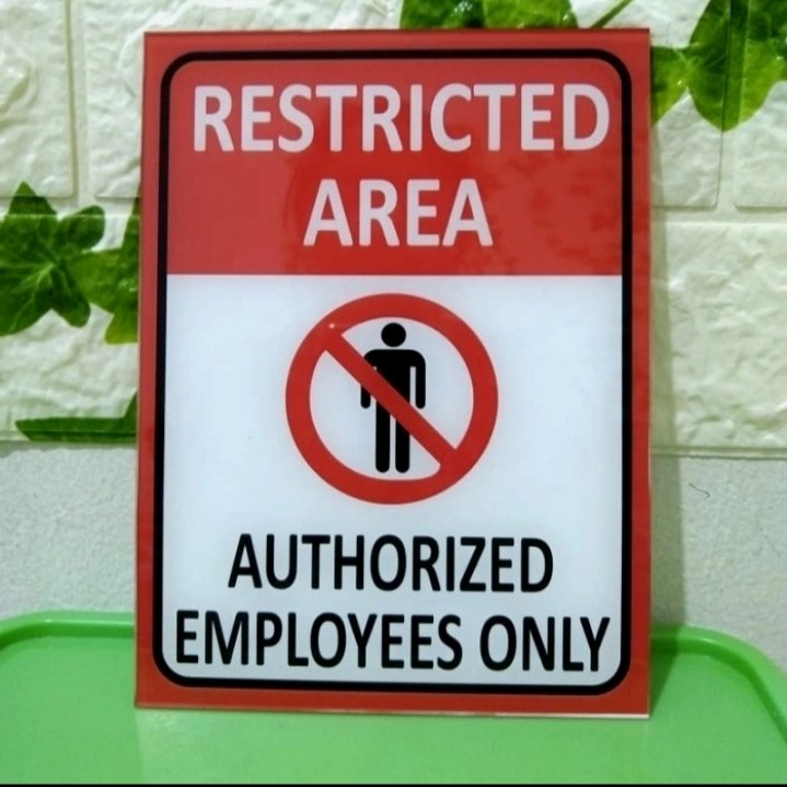 Jual SIGN AKRILIK DILARANG#RESTRICTED AREA EMPLOYEES ONLY UK 15X20CM ...