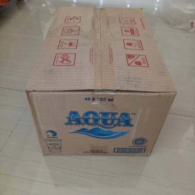 Jual air mineral aqua gelas 220ml | Shopee Indonesia