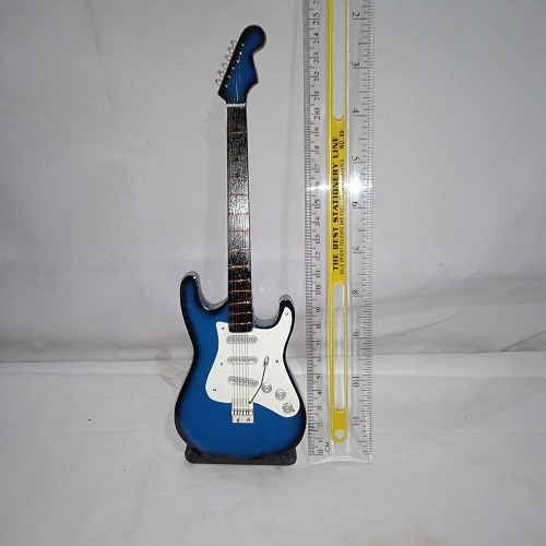 Jual Miniatur Gitar Elektrik Model Fender Bahan Kayu Free Dudukan/Stand ...