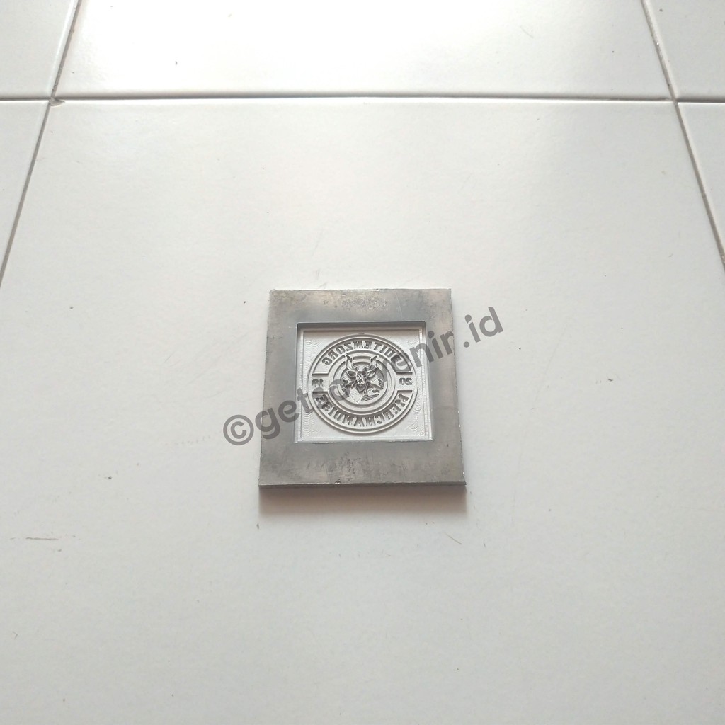 Jual cetakan atau molding label karet atau rubber patch ukuran kecil ...