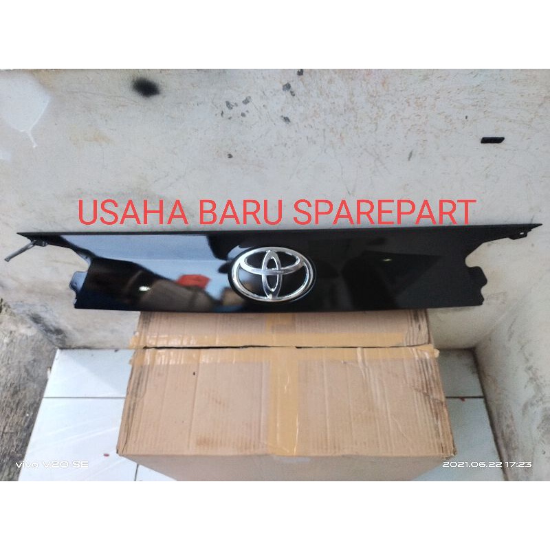 Jual TRUNK LID BEGASI BELAKANG INNOVA REBORN VENTURER CAT HITAM ...