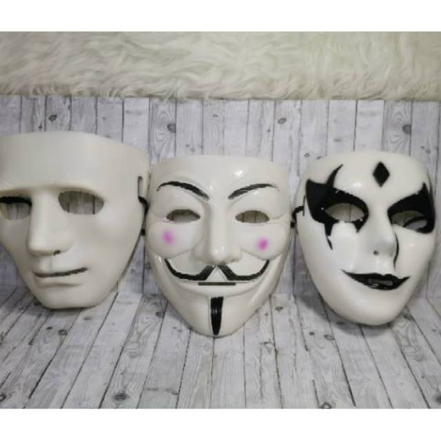 Jual Topeng vendetta anonymous mask putih kuning emas venddeta ...