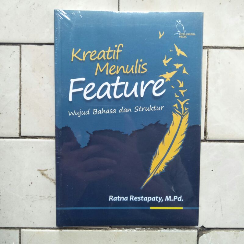 Jual Buku Kreatif Menulis Feature Wujud Bahasa dan Struktur - Ratna ...