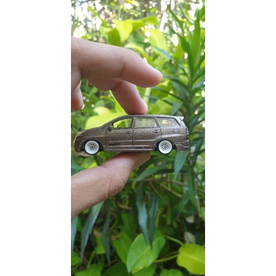 Jual Welly Toyota Innova 1:60 Custom | Shopee Indonesia