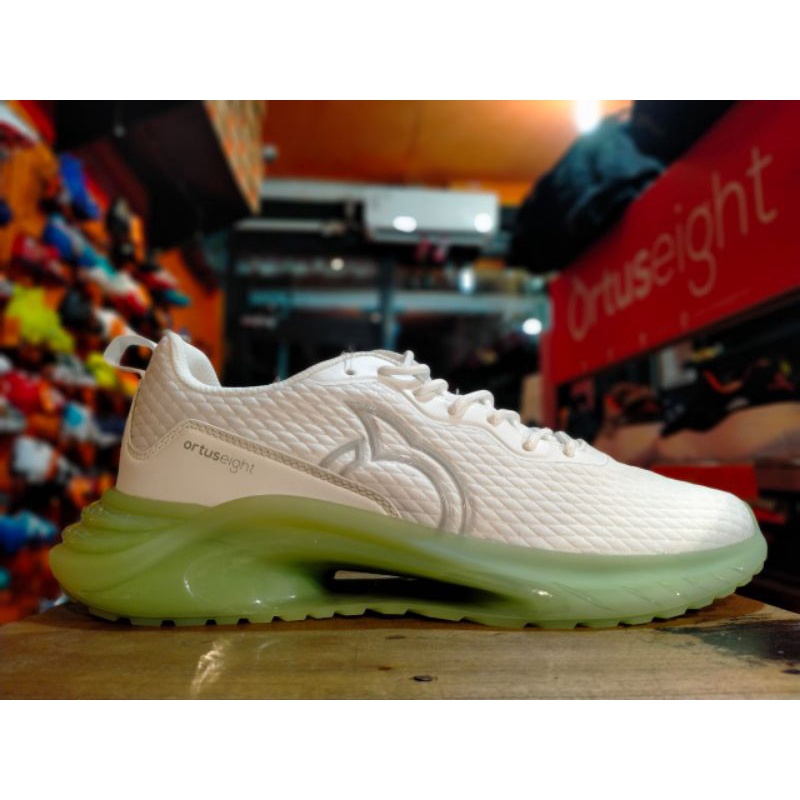Jual sepatu running ortuseight STALLION white | Shopee Indonesia