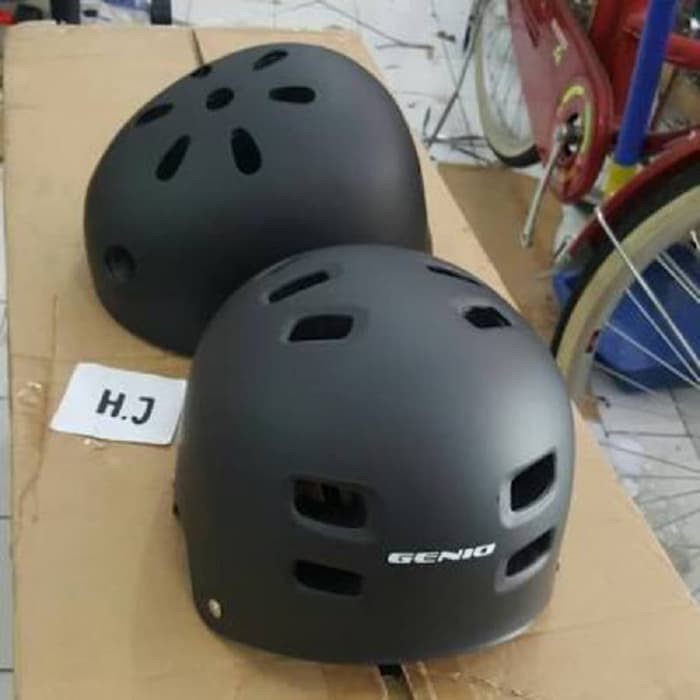 Jual Helm sepeda anak warna hitam doft merk Genio ML1750 | Shopee Indonesia