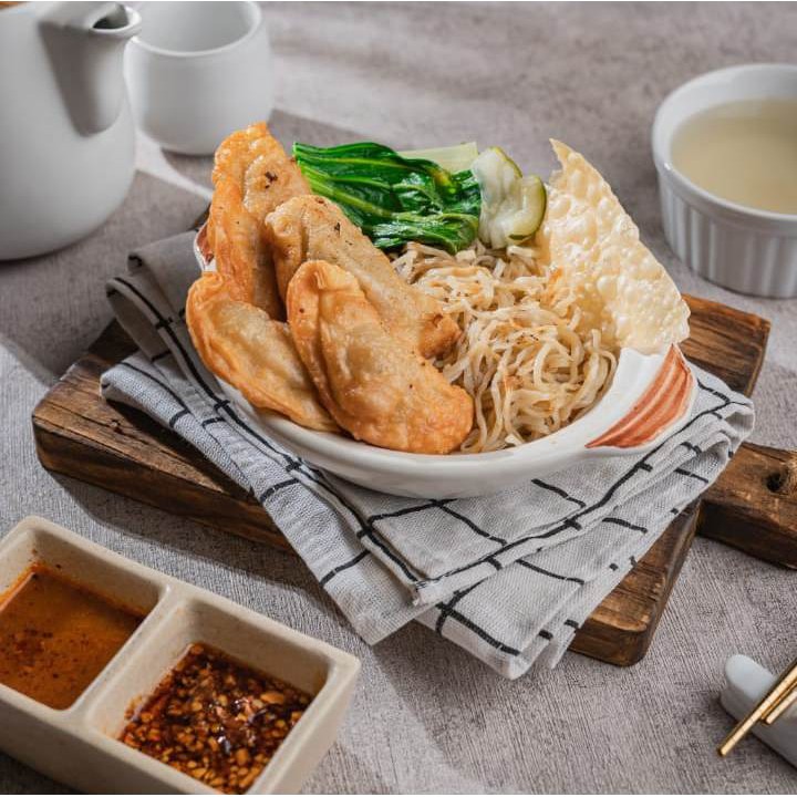 Jual Mie Bakmi Swekiau | Noodle with Fried Swekiau Dumplings | Shopee ...