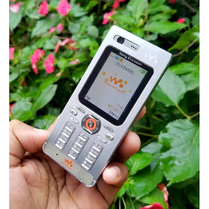 Jual Hp jadul Sony ericsson W880 walkman mulus original hp unik super slim langka | Shopee Indonesia