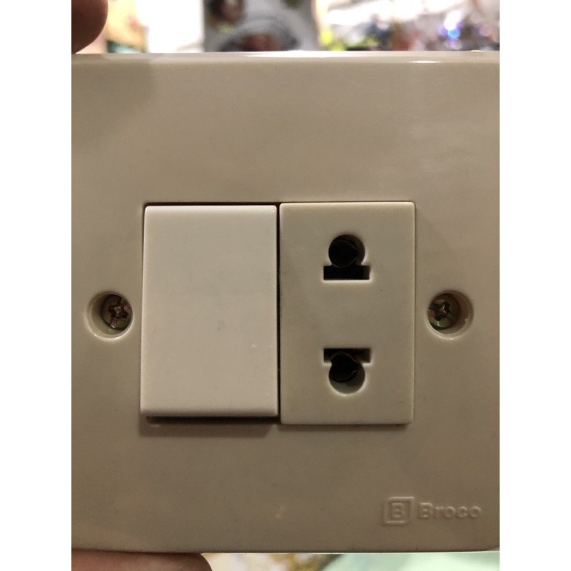 Jual BROCO SAKLAR ENGKEL + STOP KONTAK | Shopee Indonesia