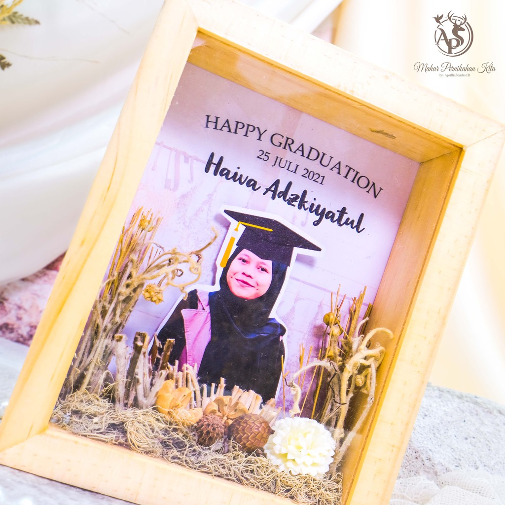 Jual KADO WISUDA NAURA, FRAME BINGKAI CUSTOM FOTO UKURAN 16x12 CM ...